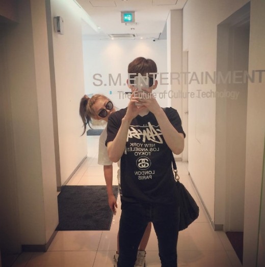 2AM チョグォン、JYP所属歌手がSMの社屋を訪れた理由とは？ - Kstyle