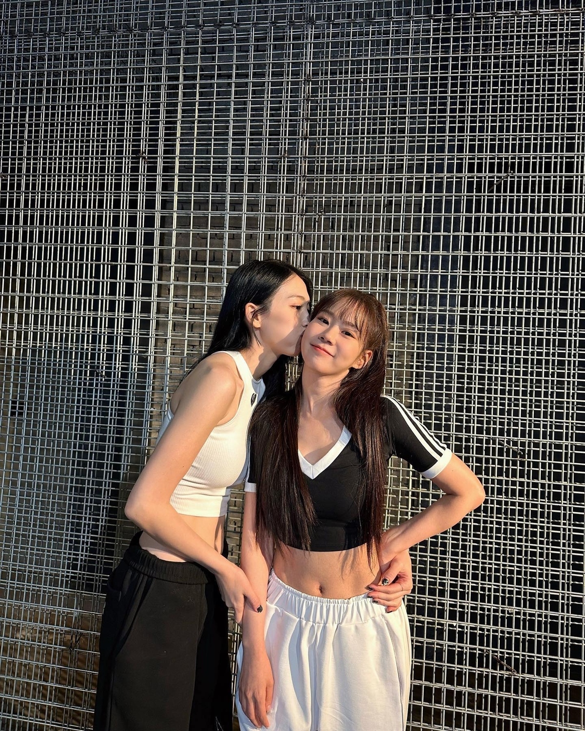 KARA 知英、スンヨンとのツーショットを公開…変わらない美しさに驚き - Kstyle