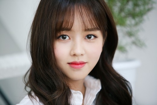 キム・ソヒョン、同年代スターのキム・ユジョン、キム・セロンとの比較に「正直プレッシャーだった」 - Kstyle
