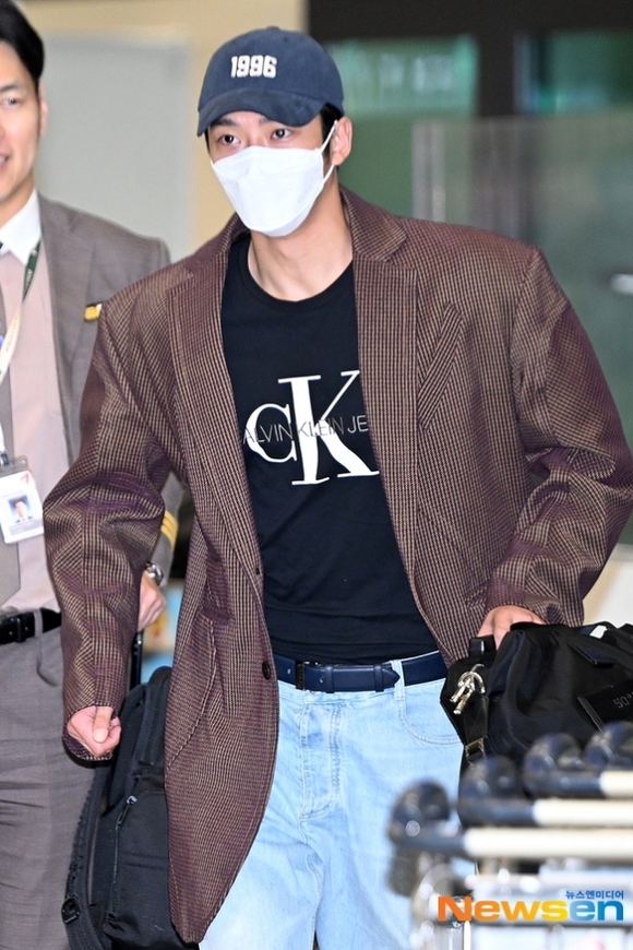 【PHOTO】SF9 ロウン、海外スケジュールを終えてフランスから帰国（動画あり） - Kstyle