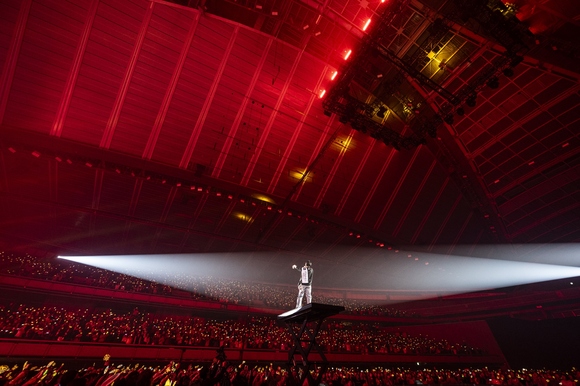 2PM ジュノ、日本公演で1万8000人を魅了！足の怪我をものともしない圧巻のパフォーマンスを披露 - Kstyle