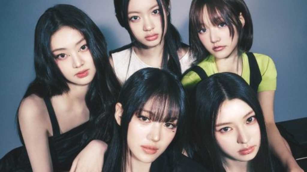 “IVEの妹分”新人ガールズグループKiiiKiii、5人のメンバー名が公開！ジャム工場コンセプトの公式サイトもオープン - Kstyle