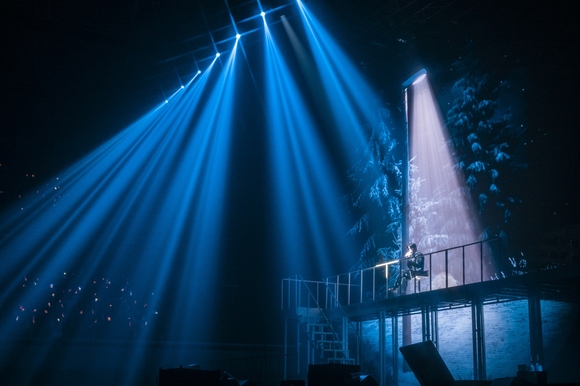 2PM ジュノ、日本公演で1万8000人を魅了！足の怪我をものともしない圧巻のパフォーマンスを披露 - Kstyle