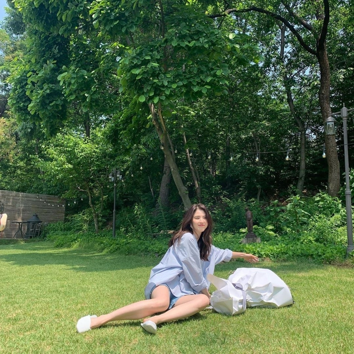 ハン・ソヒ、爽やかな魅力溢れる近況ショットを公開…キュートな笑顔に視線釘付け - Kstyle