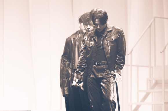 2PM ジュノ、日本公演で1万8000人を魅了！足の怪我をものともしない圧巻のパフォーマンスを披露 - Kstyle