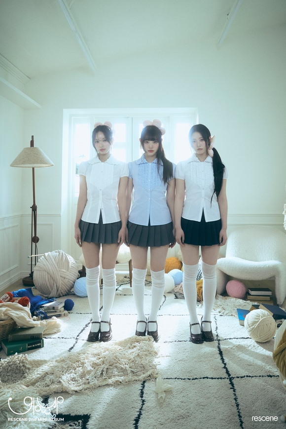 RESCENEのWONI、LIV、MINAMI、2ndミニアルバム「Glow Up」コンセプトフォトを公開 - Kstyle