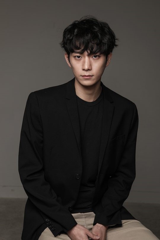 注目の新人俳優キム・ヨンデ、異例のスピードで日本進出へ…フラウ・インターナショナルと専属契約 - Kstyle