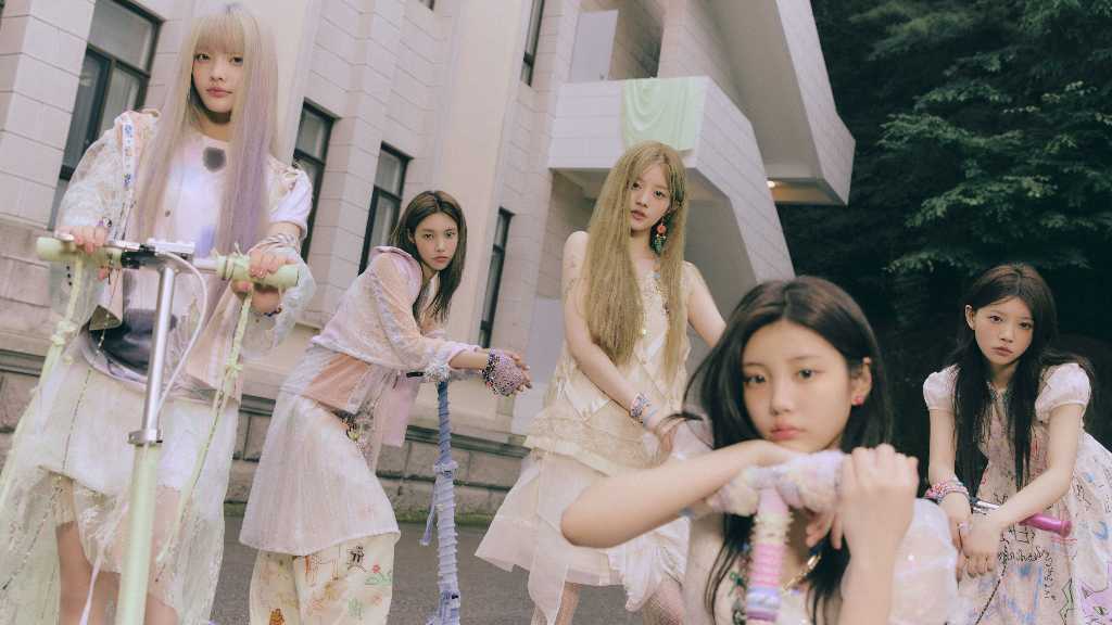 ILLIT、初の日本オリジナル曲「Almond Chocolate」2月14日にリリース！映画「顔だけじゃ好きになりません」の主題歌に - Kstyle