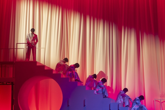 2PM ジュノ、日本公演で1万8000人を魅了！足の怪我をものともしない圧巻のパフォーマンスを披露 - Kstyle