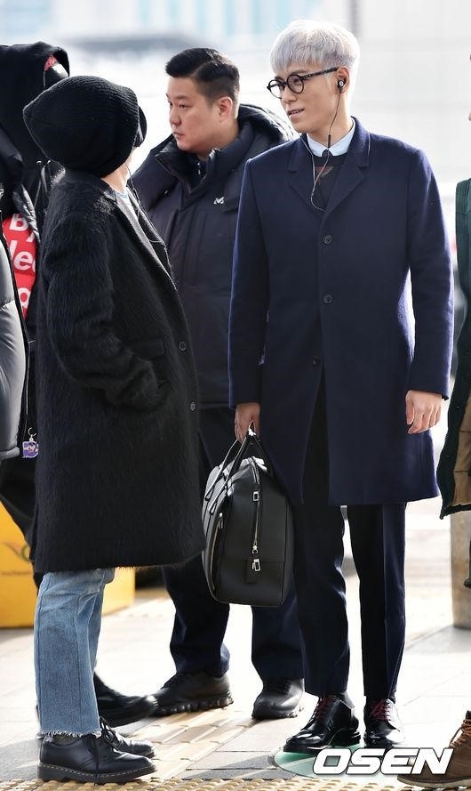 【PHOTO】BIGBANGのG-DRAGON＆T.O.P、スケジュールのためパリへ“個性豊かな空港ファッション” - Kstyle