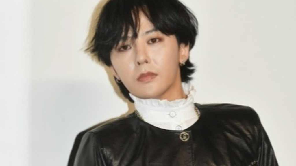 BIGBANGのG-DRAGON、自ら描いた絵画がオークションに…300万円から入札スタート - Kstyle