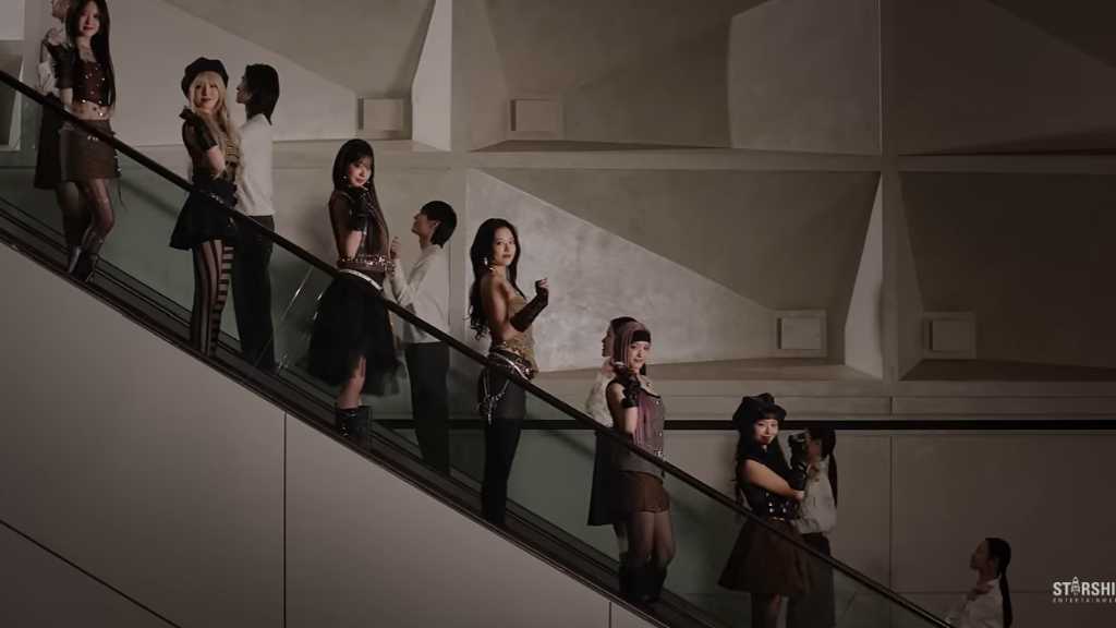 IVE、タイトル曲「ATTITUDE」MV公開…SNSで話題の“ウォニョンターン”にも注目 - Kstyle