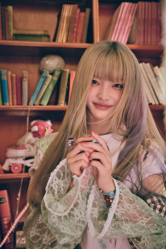 LE SSERAFIM 宮脇咲良、ILLIT モカ＆イロハも登場！「NHK紅白歌合戦」の特別企画に参加 - Kstyle