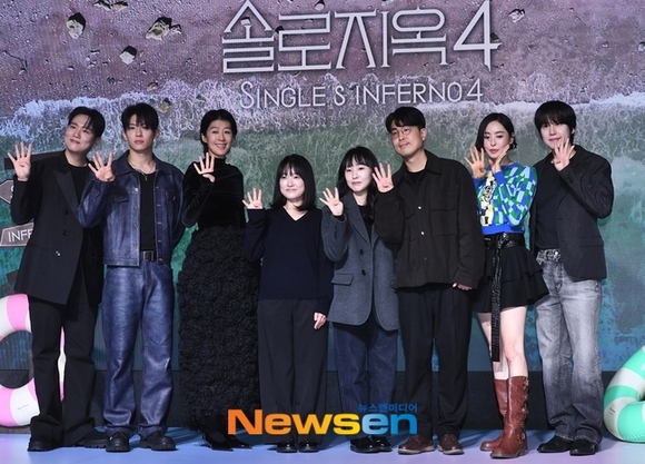 【PHOTO】SUPER JUNIOR キュヒョン、DEXら、Netflixバラエティ「脱出おひとり島」シーズン4の制作発表会に出席 - Kstyle