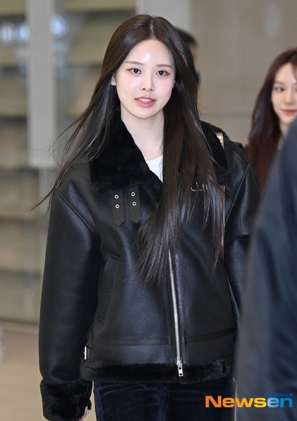 【PHOTO】izna「Golden Disc Awards」を終えて韓国に到着（動画あり） - Kstyle