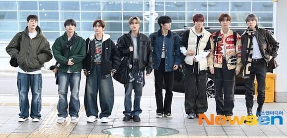 【PHOTO】WHIB「2024 Asia Artist Awards」のためタイへ出国 - Kstyle