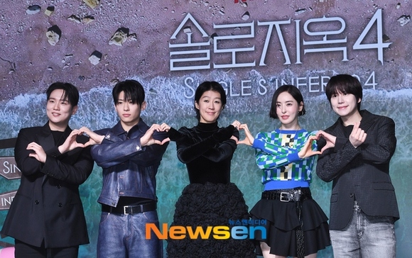 【PHOTO】SUPER JUNIOR キュヒョン、DEXら、Netflixバラエティ「脱出おひとり島」シーズン4の制作発表会に出席 - Kstyle