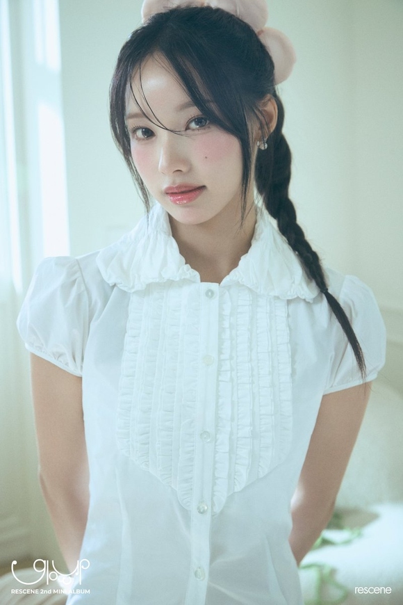 RESCENEのWONI、LIV、MINAMI、2ndミニアルバム「Glow Up」コンセプトフォトを公開 - Kstyle