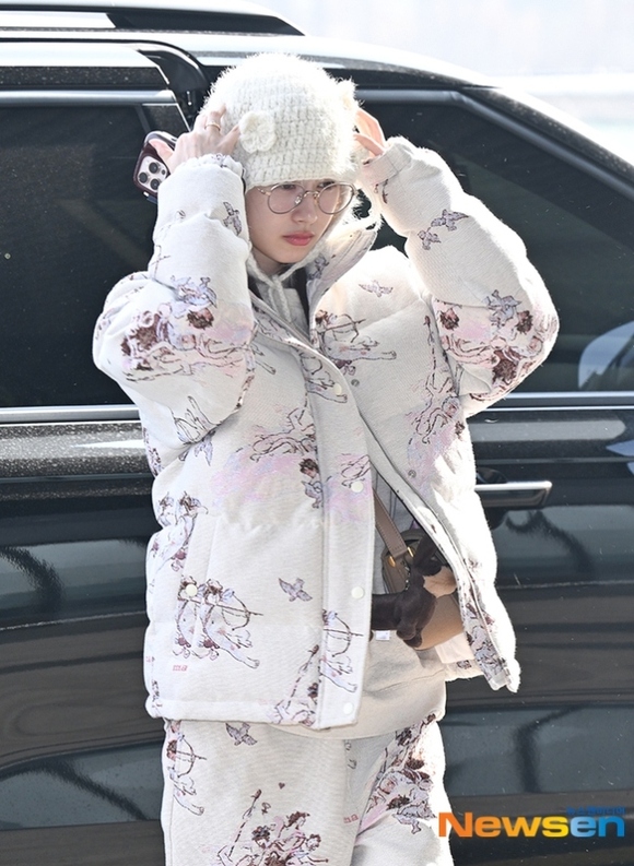 【PHOTO】TWICEのユニットMISAMO、東京ドーム追加公演のため日本へ出国 - Kstyle