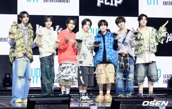 JYPの新ボーイズグループKickFlip、本日ついにデビュー！Stray KidsからのアドバイスやDAY6のYoung Kへの感謝を語る - Kstyle