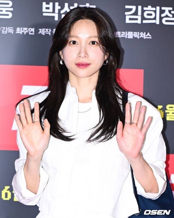 “結婚延期”EXID ハニ、近況が話題に…メンバーと祝歌を歌い涙ぐむ姿も - Kstyle