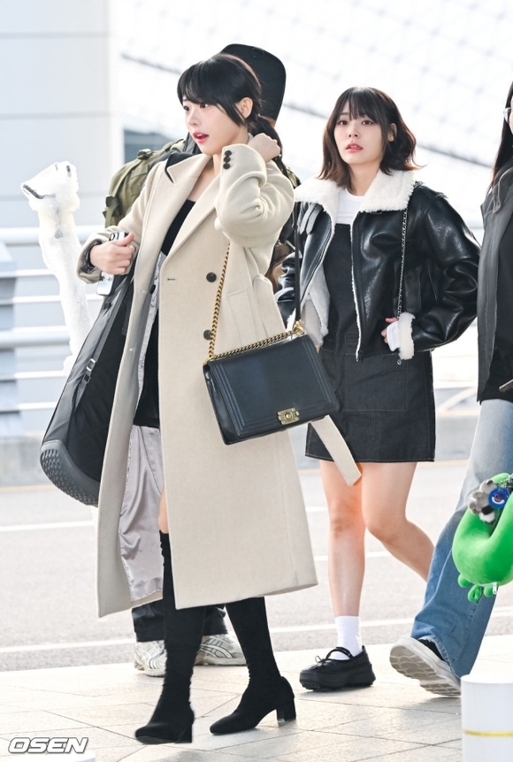 【PHOTO】QWER「2024 Asia Artist Awards」のためタイへ出国 - Kstyle