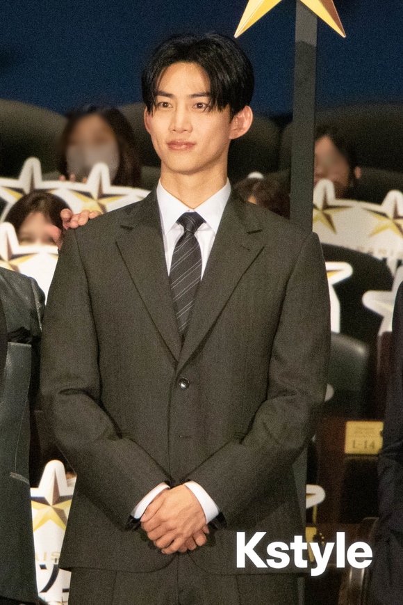 【PHOTO】2PM テギョン、ファンの大歓声に笑顔！「グランメゾン・パリ」舞台挨拶に登場 - Kstyle