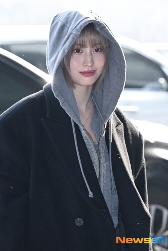 【PHOTO】TWICEのユニットMISAMO、東京ドーム追加公演のため日本へ出国 - Kstyle