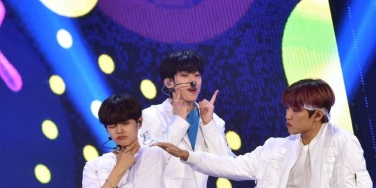 【PHOTO】AB6IX「2020 DREAM CONCERT CONNECT:D」でステージを披露 - Kstyle