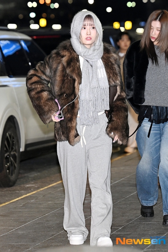 【PHOTO】TWICEのユニットMISAMO「Mステ SUPER LIVE 2024」のため日本へ出国（動画あり） - Kstyle