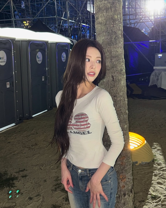 ITZY ユナ、スリムなボディラインに驚き！美しすぎる近況ショット - Kstyle