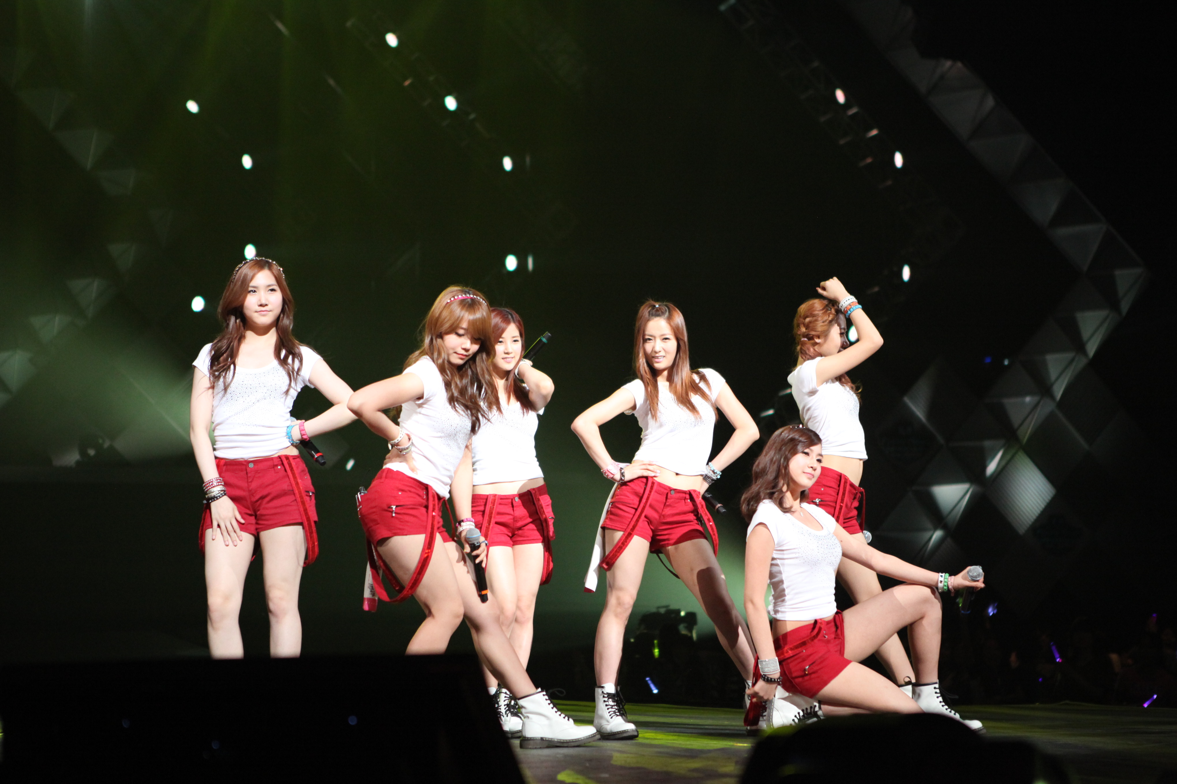 Apink「M COUNTDOWN Hello Japan」キュートなダンス - Kstyle
