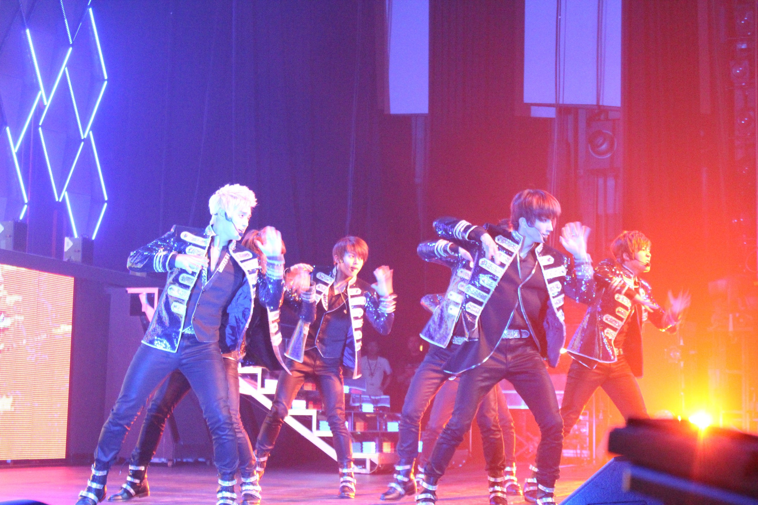 U-KISS、ファンに超シークレットサプライズ演出で全国ツアースタート - Kstyle