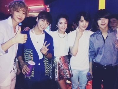 歌手Bada、SHINee＆EXO-Kとの仲睦ましい写真を公開 - Kstyle