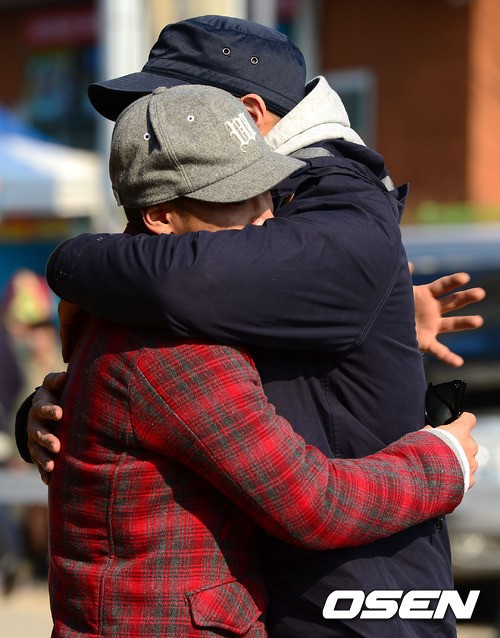 【PHOTO】Mighty Mouth サンチュ、入隊へ…SHORRY Jは“涙” - Kstyle