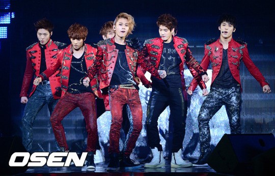 【PHOTO】BTOB「UNITED CUBE CONCERT」に出演“パワフルなステージ” - Kstyle