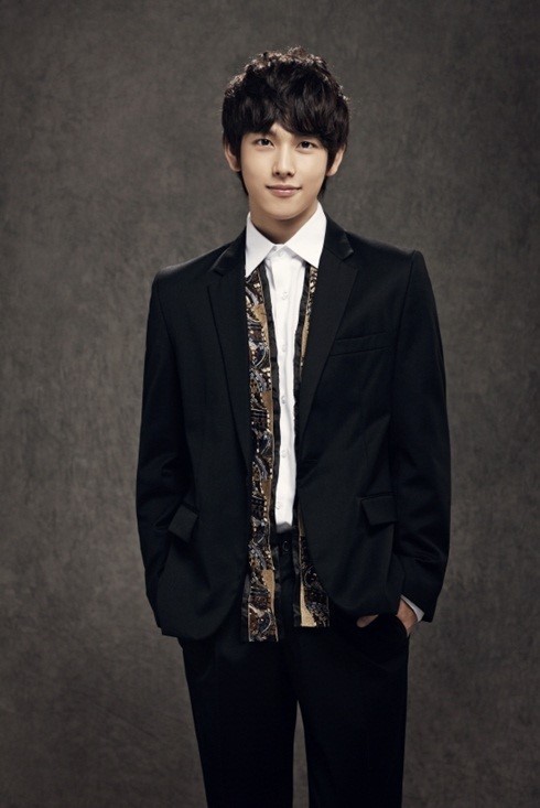 ZE:A シワン「イ・スンギ先輩のようになりたいです」 - Kstyle