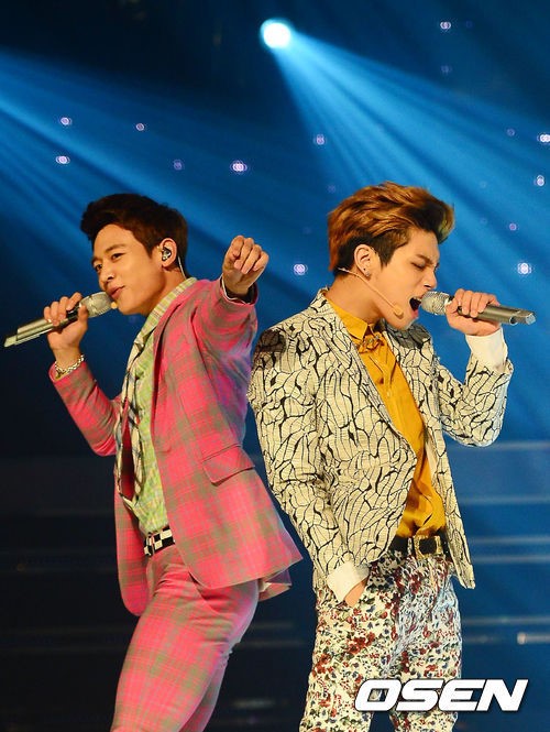 【PHOTO】SHINee「SHOW CHAMPION」に出演 “エネルギー溢れるステージ” - Kstyle