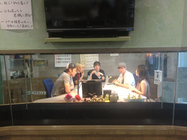 CODE-Vの4thシングル収録曲「夕顔」誕生秘話を公開“80代の女性リスナーのお便りから…” - Kstyle