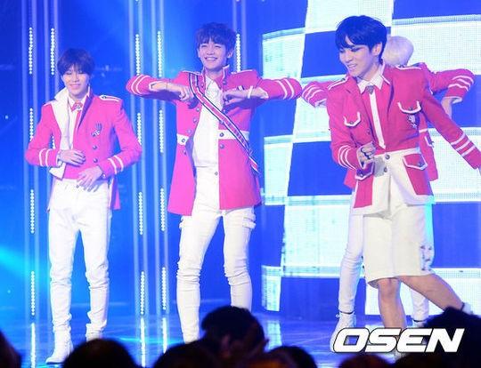 【PHOTO】SHINee「SHOW CHAMPION」に出演“多彩なステージ” - Kstyle