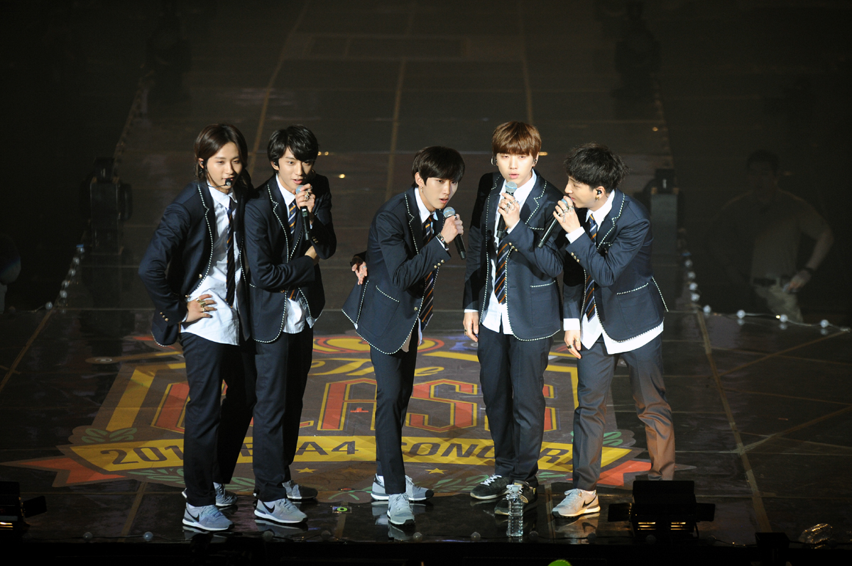 【REPORT】B1A4、ソウル公演を完全レポート…“みなさんの心臓になって走ります”笑いあり涙ありの特別なコンサート - Kstyle