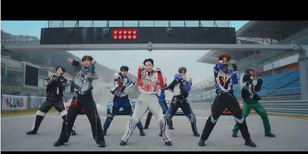 “ASTROの弟分”LUN8、デビュー曲「Wild Heart」MV公開…8人8色のカーレーサーに変身 - Kstyle