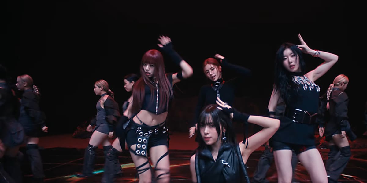 ITZY、先行公開曲「BORN TO BE」MV公開…視線を釘付けにするパフォーマンスに注目 - Kstyle