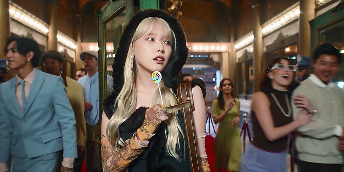 IU、タイトル曲「Shopper」MVを公開…ファンタジー映画のような雰囲気 - Kstyle