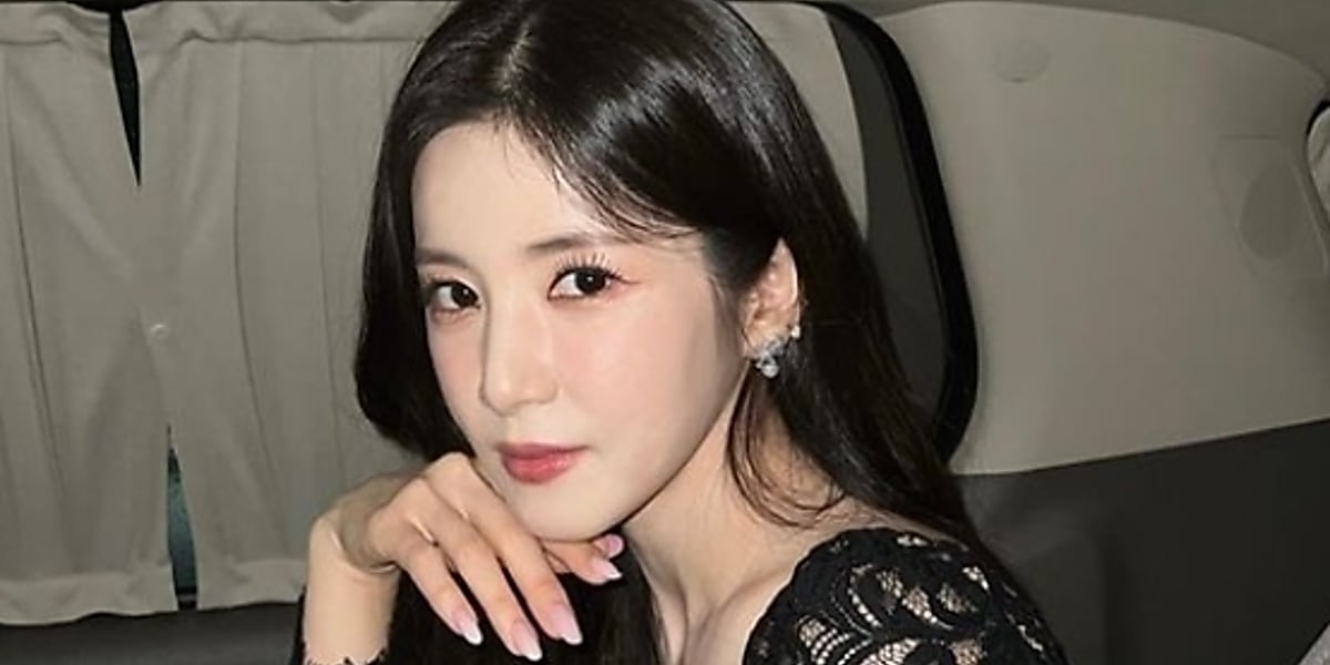 Apink パク・チョロン、レースドレスでセクシーな魅力をアピール…光を放つ美貌 - Kstyle