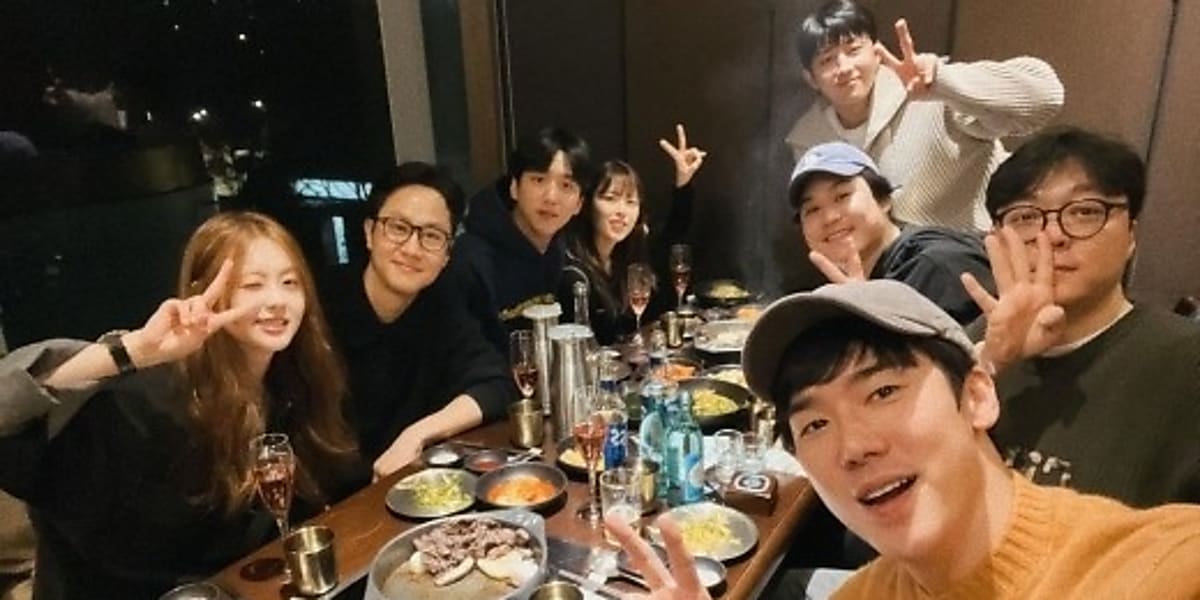 Ara、ドラマ「応答せよ1994」出演者たちとの集合ショットを公開…変わらない友情をアピール - Kstyle