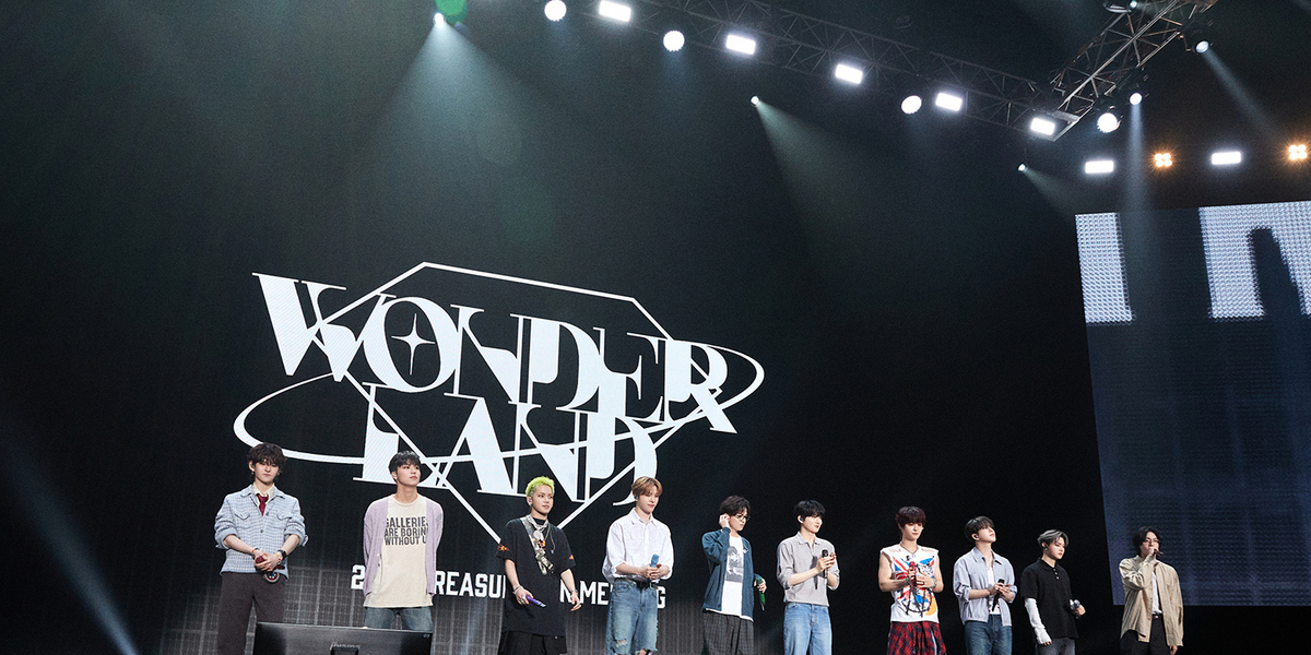 TREASURE、2度目となる日本ファンミーティングが開幕！客席からメンバー登場で会場は大歓声 - Kstyle