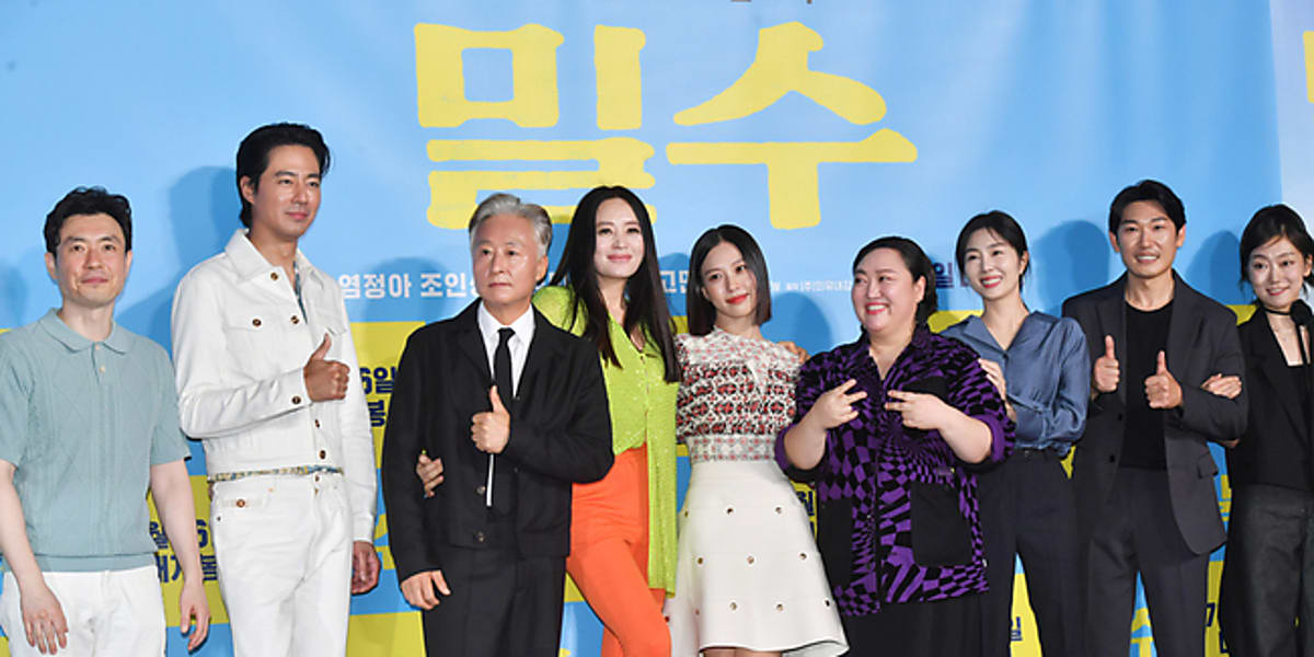 【PHOTO】キム・ヘス＆ヨム・ジョンア＆チョ・インソンら、映画「密輸 1970」VIP試写会に出席 - Kstyle