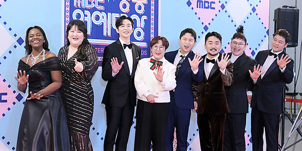 【PHOTO】ユ・ビョンジェ＆イ・ヨンジャ＆クォン・ユルら「2022 MBC放送芸能大賞」レッドカーペットに登場 - Kstyle