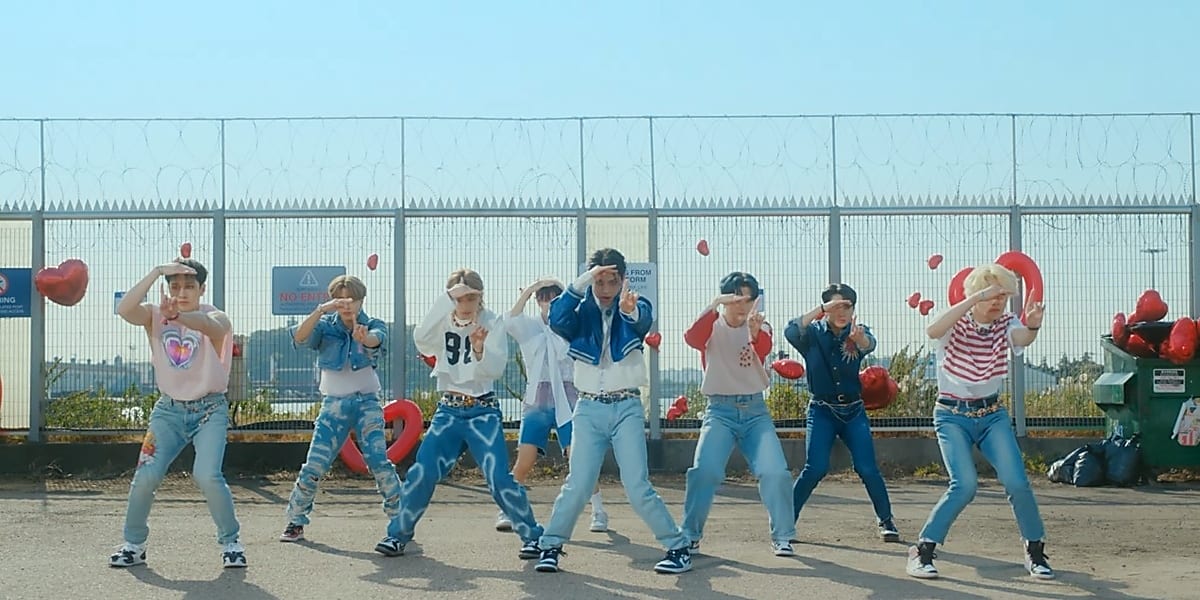 Stray Kids、タイトル曲「CASE 143」のMVを公開…お茶目な表情に注目 - Kstyle